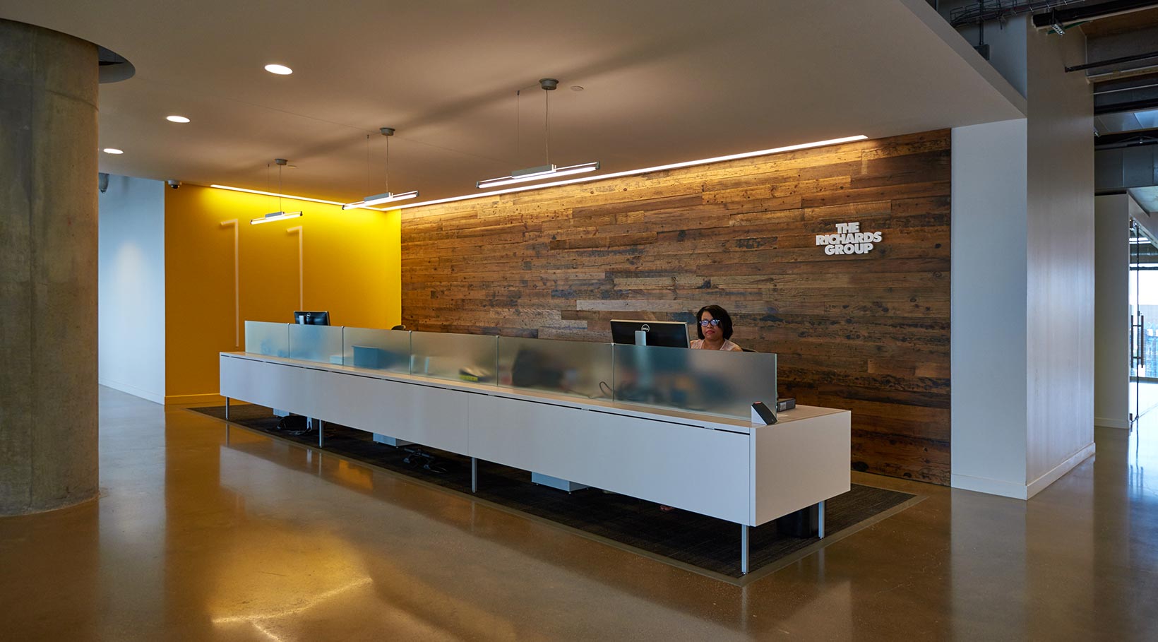 The-Richards-Group-Building-Signage-Reception-Floor-11-RBMM - Modern Design