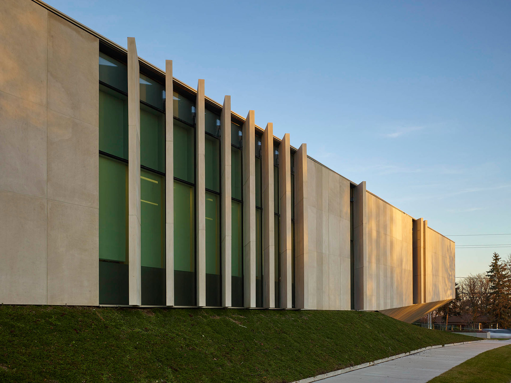 waterdown-library-civic-centre-rdha-ontario-toronto-hillside-cantilever ...