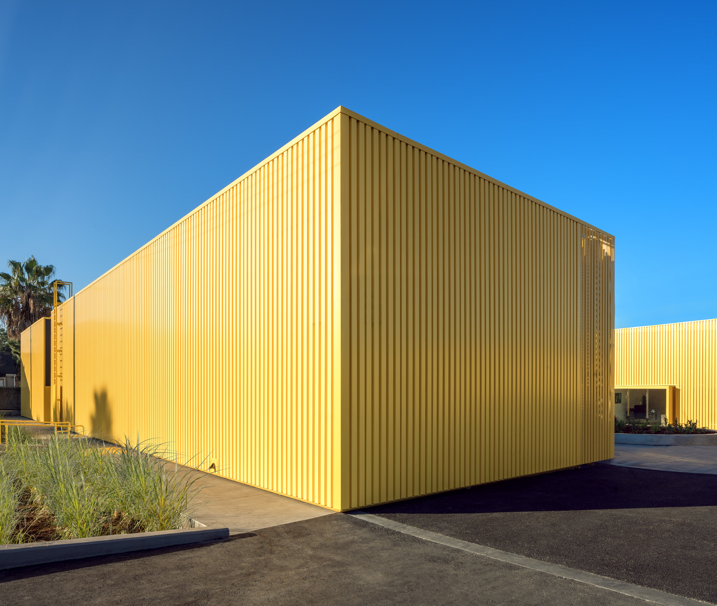 south-los-angeles-high-school-brooks-scarpa-architecture-yellow ...