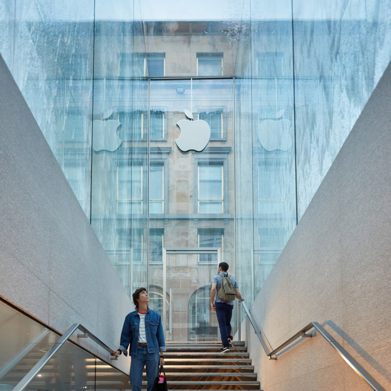 Apple Piazza Liberty | Foster Partners
